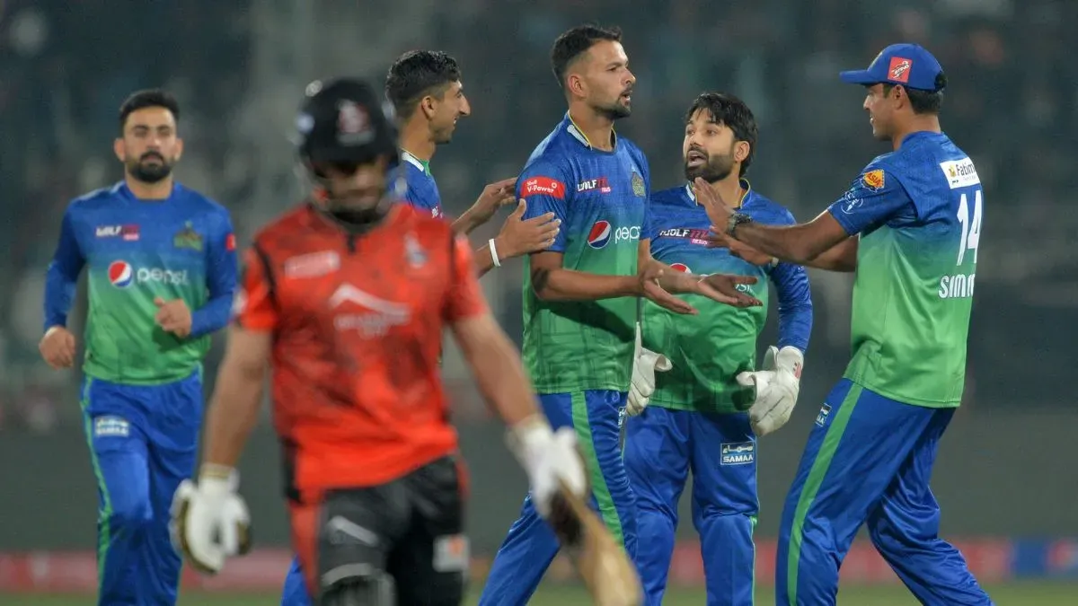 पाकिस्तान सुपर लीग के पहले ही मैच में आग लग गई! - The Lallantop