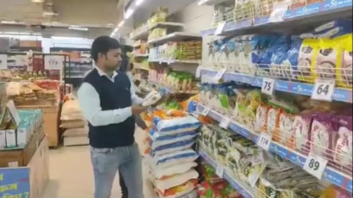 यूपी: हलाल सर्टिफाइड प्रोडक्ट्स पर एक्शन तेज, हजारों किलो खाने की चीजें जब्त - The Lallantop