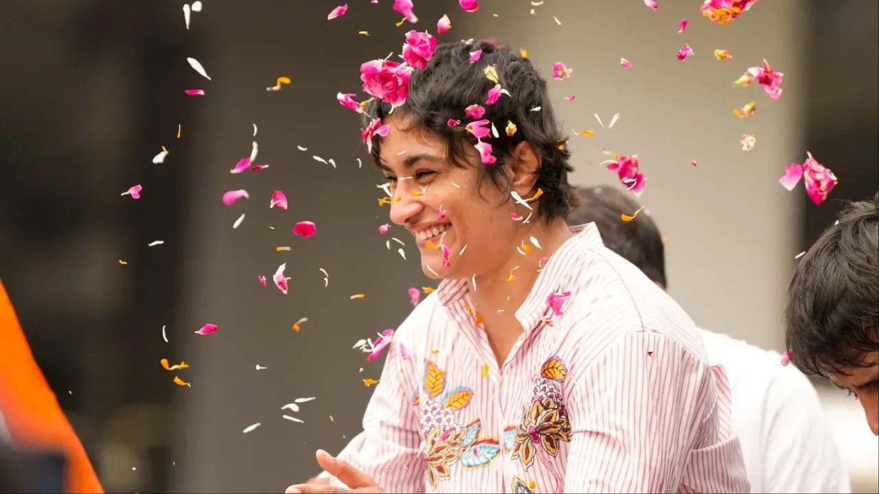 विनेश फोगाट को मिला करोड़ों रुपये का इनाम? पति सोमवीर राठी ने सच्चाई ...