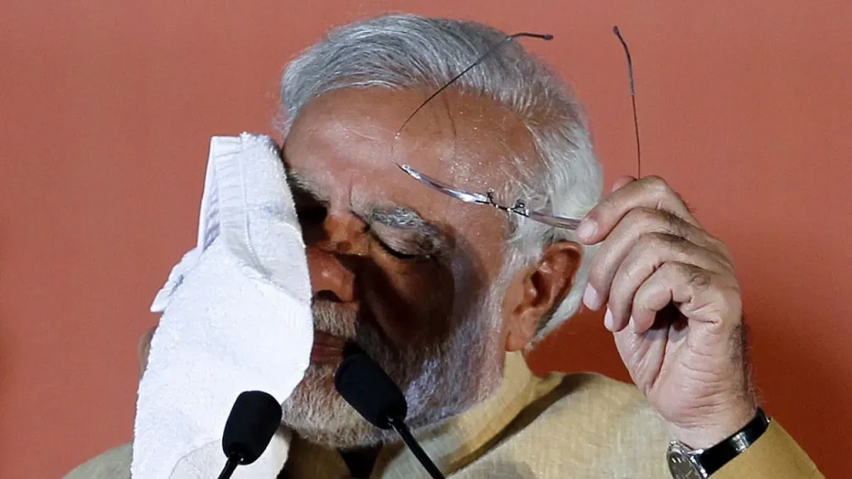 पीएम मोदी अपने चेहरे पर अपना ही पसीना क्यों मलते हैं? - The Lallantop
